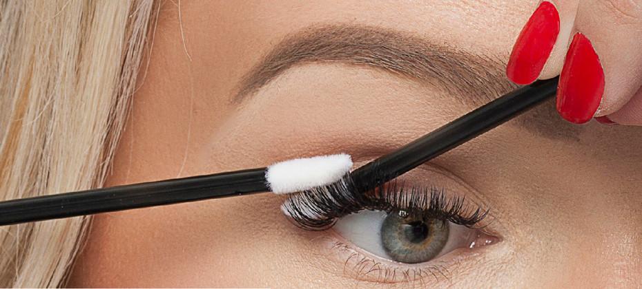 Here's What Could Happen If You Don't Properly Remove Mascara | Faculty ...